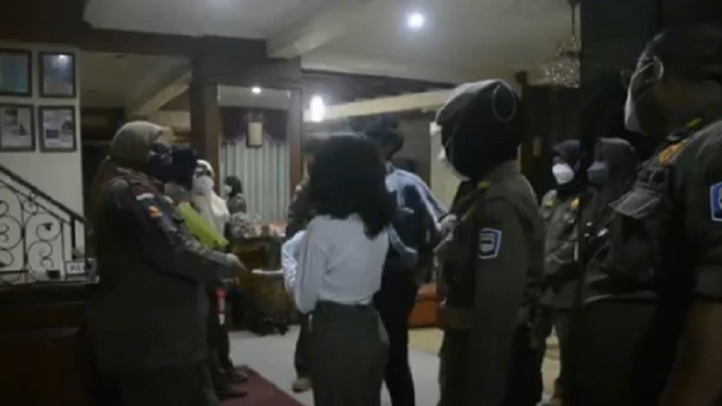 Terjaring Razia Asusila di Kamar Hotel, Pasangan Remaja Ini Sempat Mengaku Kakak Beradik