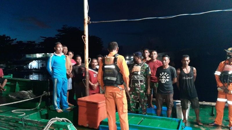 Tim SAR Temukan Kapal Ikan KM Inka Mina, Seluruh ABK Selamat Tim SAR Temukan Kapal Ikan KM Inka Mina, Seluruh ABK Selamat