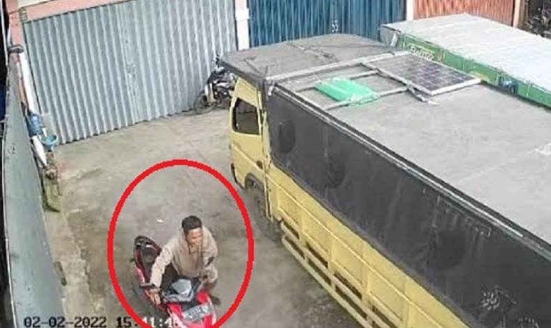 Pelaku Curanmor di Jambi Santai Gasak Motor, Saksi: Cepat Nian!