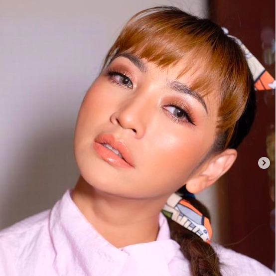 7 Momen Memalukan Artis Indonesia saat Live di TV, Ada yang Bajunya ...