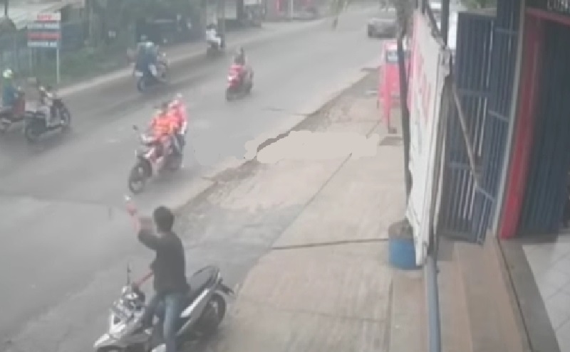 Kepergok Warga, Pelaku Curanmor di Cileungsi Bogor Todongkan Senjata Api