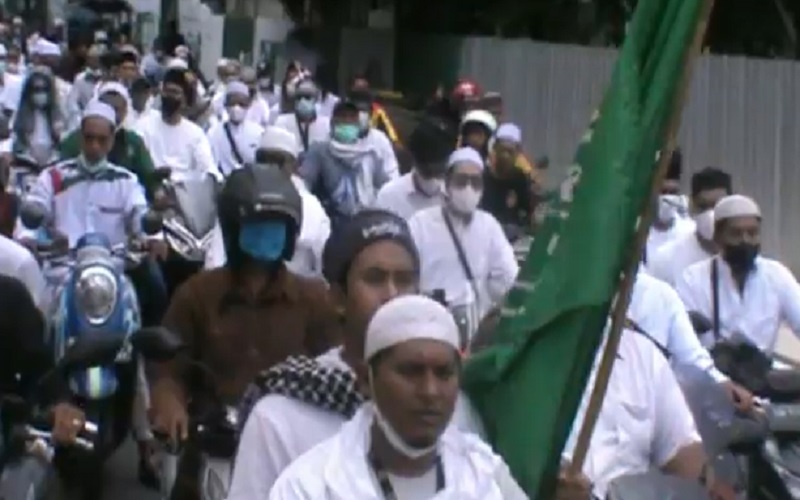 Ribuan Warga di Mataram Turun ke Jalan, Desak Menag Yaqut Dicopot Ribuan Warga di Mataram Turun ke Jalan, Desak Menag Yaqut Dicopot