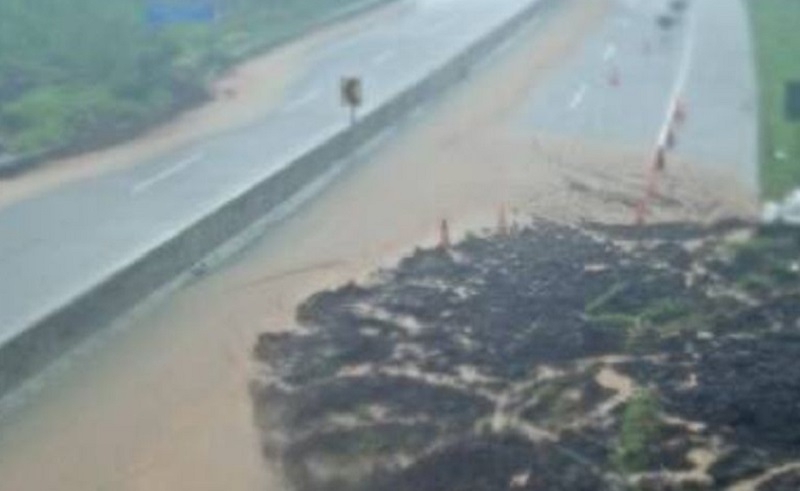 2 Tebing di Ruas Tol Pandaan-Malang Longsor, Jalur 2 Arah Ditutup Total