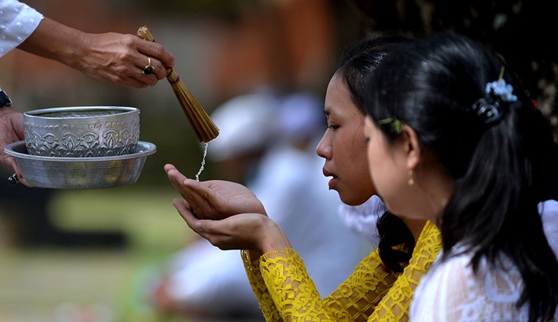 Umat Hindu Sembahyang Hari Pagerwesi