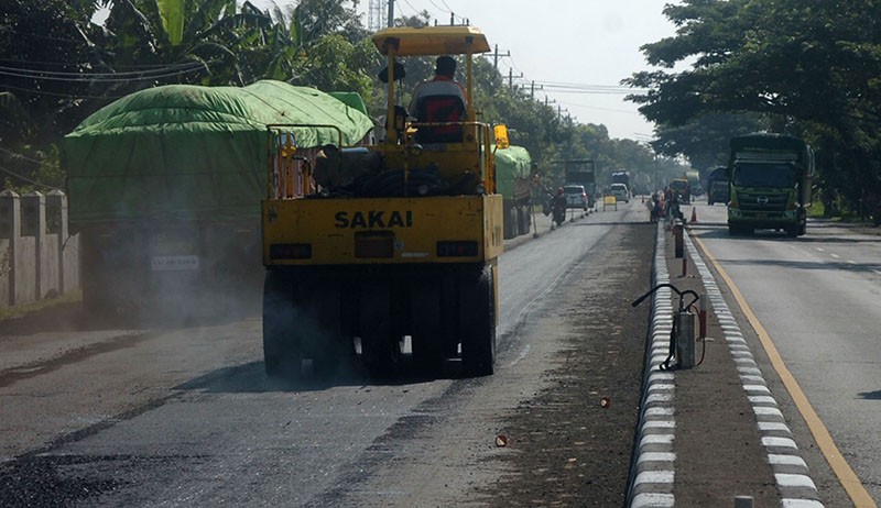 Persiapan Mudik, Lubang Jalan Jalur Pantura Ditambal Persiapan Mudik, Lubang Jalan Jalur Pantura Ditambal