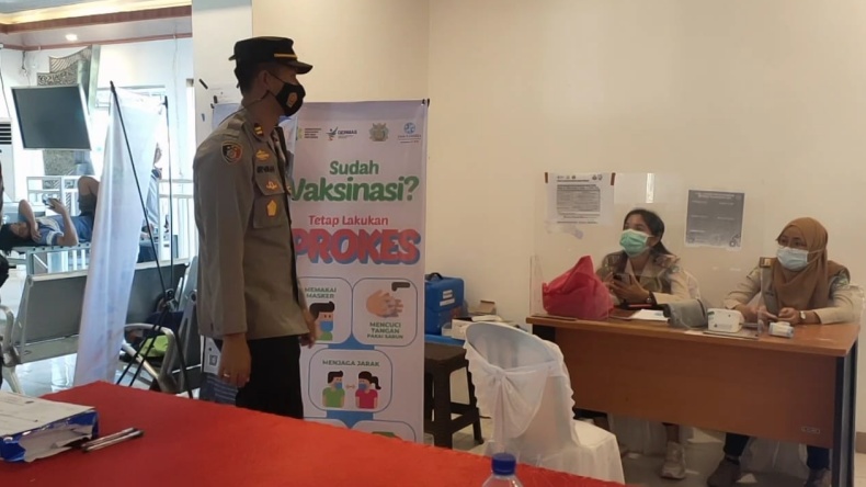 Polisi Dan Kkp Siapkan Gerai Vaksin Untuk Pemudik Di Pelabuhan Lembar
