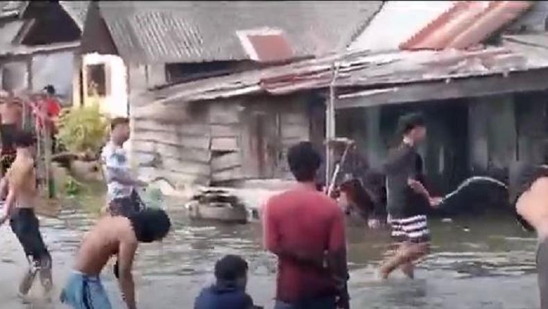 Tawuran Pecah di Medan Belawan, 2 Kelompok Remaja Saling Serang di ... Tawuran Pecah di Medan Belawan, 2 Kelompok Remaja Saling Serang di ...