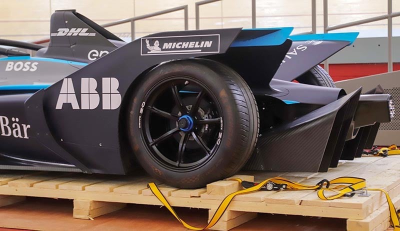 Penampakan Mobil Balap Formula E saat Unboxing, Siap Mengaspal di ...