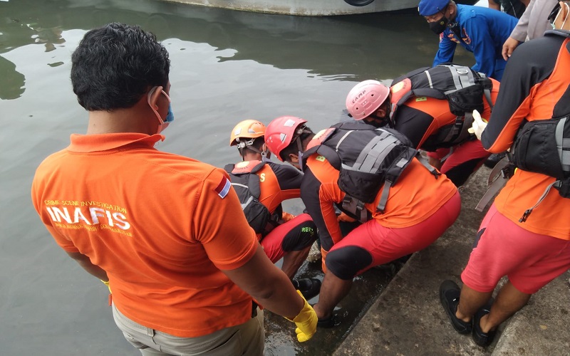 Jembrana Gempar, Mayat Tanpa Identitas Mengapung di Laut Bali Jembrana Gempar, Mayat Tanpa Identitas Mengapung di Laut Bali