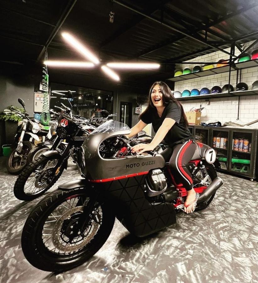 6 Artis Cantik Indonesia Hobi Mengendarai Moge, Ada yang Punya Geng Motor
