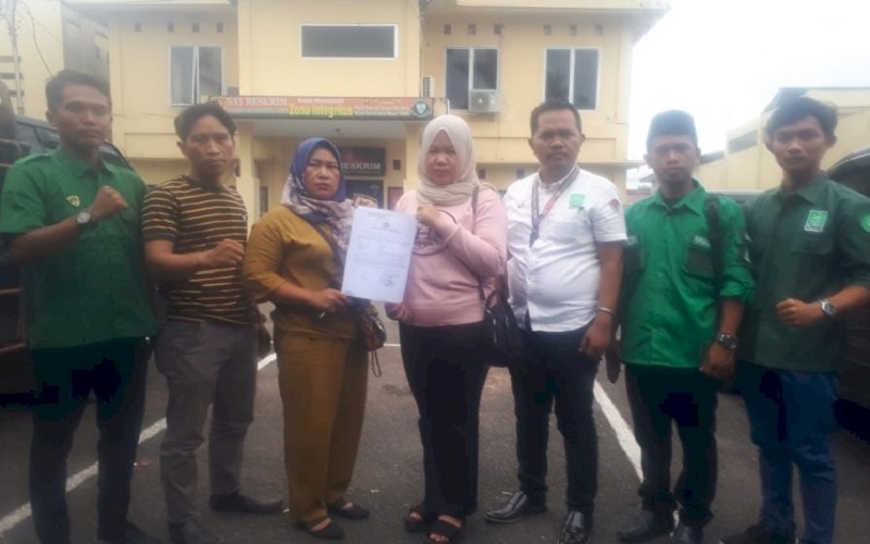 Tertipu Arisan Online, Emak-Emak di Muba Bawa Pengacara Lapor Polisi Tertipu Arisan Online, Emak-Emak di Muba Bawa Pengacara Lapor Polisi