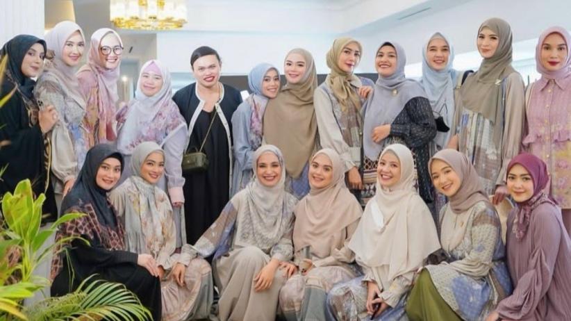 Deretan Artis Punya Grup Pengajian, Penampilannya Bikin Pangling