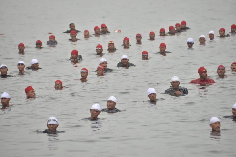 TNI AL Pecahkan Rekor MURI Water Trappen pada HUT ke-77 TNI TNI AL Pecahkan Rekor MURI Water Trappen pada HUT ke-77 TNI