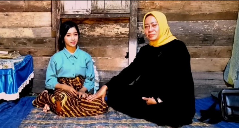 Viral, Kisah Tiara Kartika Anak Angkat Kuntilanak, Ini Asal Usulnya!