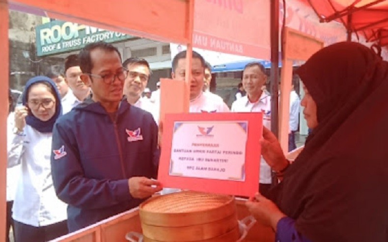 HUT ke-8, Partai Perindo Berikan Bantuan Tenda Untuk 9 UMKM di Jambi HUT ke-8, Partai Perindo Berikan Bantuan Tenda Untuk 9 UMKM di Jambi