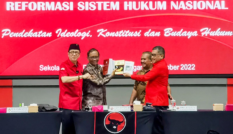 Mahfud MD Dukukung Wacana Rakyat Nyoblos Parpol Bukan Caleg - Bagian 2 Mahfud MD Dukukung Wacana Rakyat Nyoblos Parpol Bukan Caleg - Bagian 2