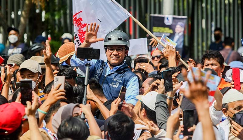 Ribuan Warga Antusias Sambut Anies Baswedan di Balai Kota Jakarta Ribuan Warga Antusias Sambut Anies Baswedan di Balai Kota Jakarta