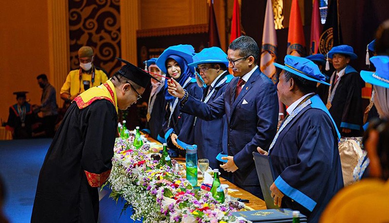Sandiaga Uno Hadiri Wisuda Politeknik Pariwisata Negeri Medan Sandiaga Uno Hadiri Wisuda Politeknik Pariwisata Negeri Medan
