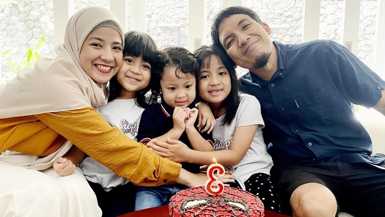 5 Mantan Pasangan Artis yang Berlibur Bersama demi Sang Anak, Terbaru Desta dan Natasha Rizky
