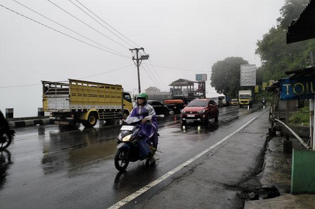 Bupati Bantul Pastikan Tak Keluarkan Izin Bangunan di Kawasan Bukit Bintang Bupati Bantul Pastikan Tak Keluarkan Izin Bangunan di Kawasan Bukit Bintang