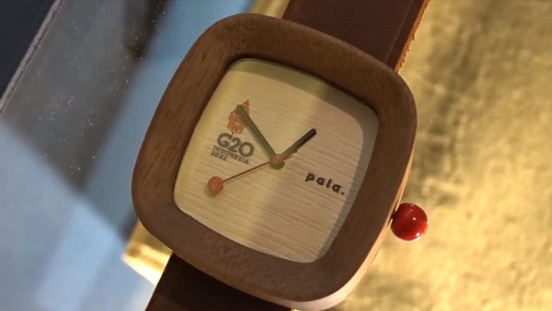 Intip Produksi Jam Tangan Kayu dari Bandung yang Jadi Suvenir Delegasi ...
