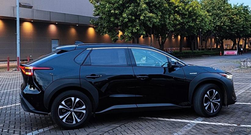 Jajal Mobil Listrik Toyota BZ4X, Kaget Bisa Parkir Sendiri