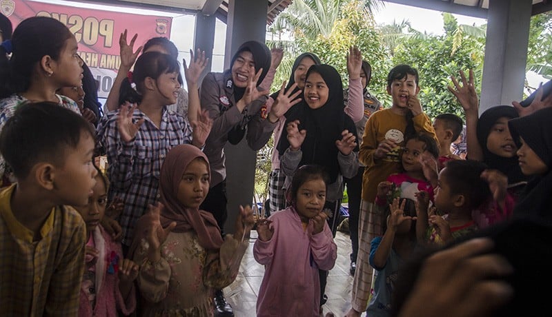 Polri Berikan Terapi Trauma Healing kepada Anak-Anak Korban Gempa Cianjur