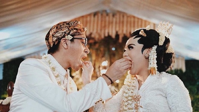 Urutan Temu Manten Adat Jawa, Mulai dari Prosesi Jelang Hajatan hingga ... Urutan Temu Manten Adat Jawa, Mulai dari Prosesi Jelang Hajatan hingga ...
