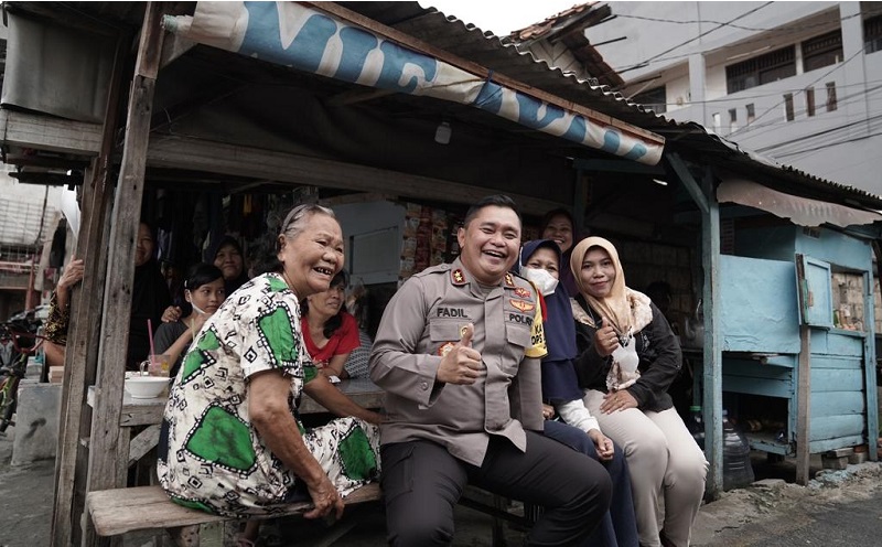Momen Kapolda Metro Jaya Berkumpul dan Dengarkan Curhatan Warga Angke Jakbar