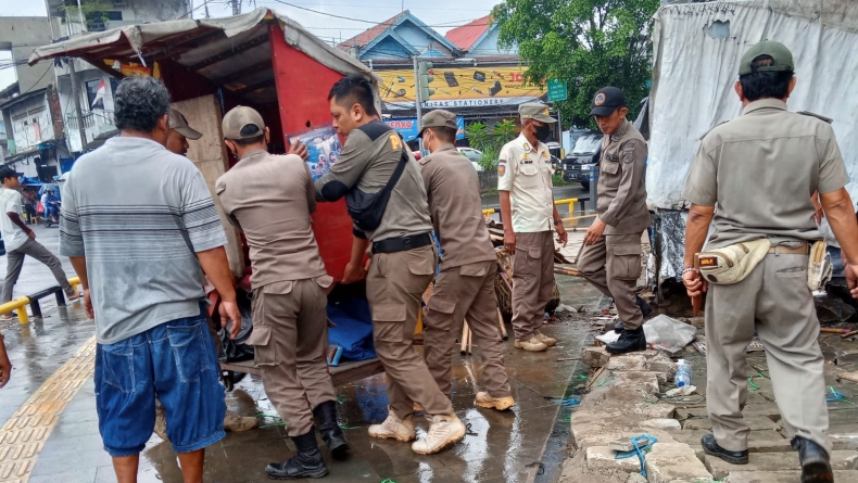 Langgar Aturan, Ratusan PKL di Bogor Ditertibkan