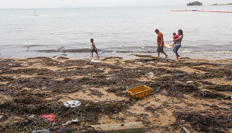 Pesisir Kawasan Wisata Nongsa Batam Dipenuhi Sampah Pesisir Kawasan Wisata Nongsa Batam Dipenuhi Sampah