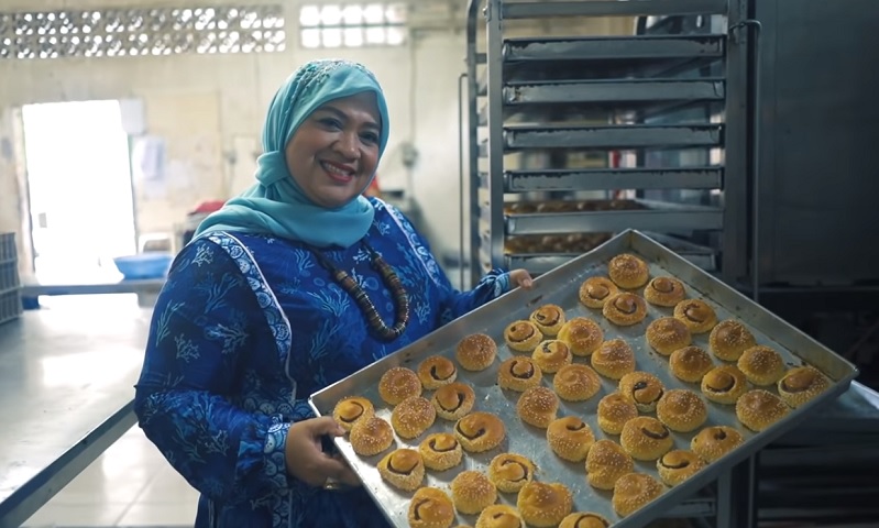 Dulu Tak Mampu Beli, Anak Tukang Becak Ini Sekarang Punya Toko Roti