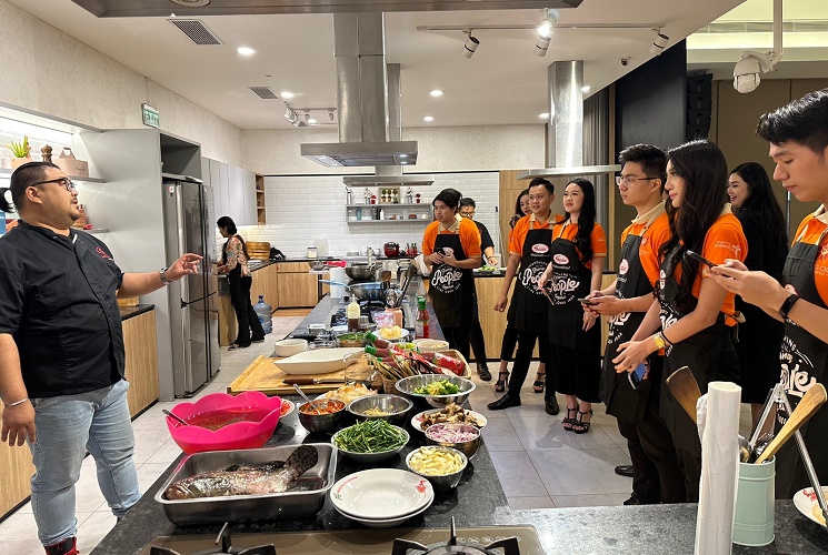Ikatan Koko Cici Indonesia Ikuti Fun Cooking Class dan Office Tour di ...
