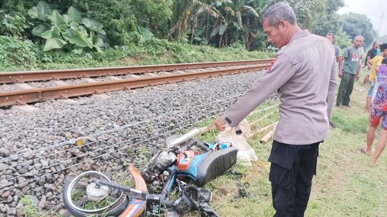 Pasutri di Malang Tewas Tertabrak KA Parcel Barang di Perlintasan Rel Tanpa Palang