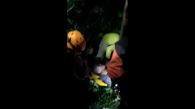 Polisi Terperosok Ke Sungai 10 Meter Saat Tangkap Pengedar Narkoba Di