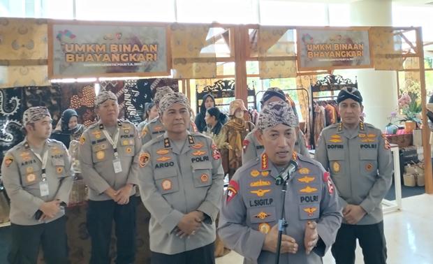 Survei: Kepercayaan Masyarakat terhadap Polri Melesat Jadi 70,8 Persen ... Survei: Kepercayaan Masyarakat terhadap Polri Melesat Jadi 70,8 Persen ...
