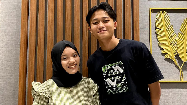 Potret kembaran Putri Delina, Bagai Pinang Dibelah Dua