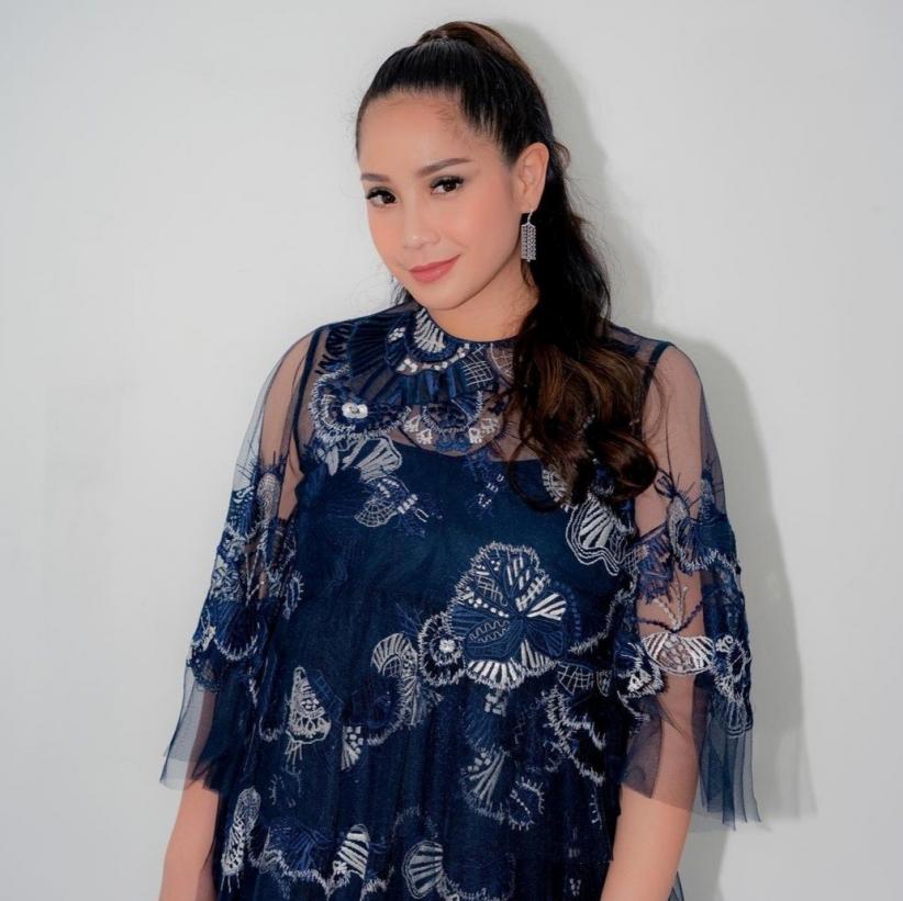 5 Ide Outfit Lebaran Ala Nagita Slavina, Bisa Pakai Dress hingga Abaya