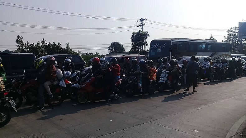 Arus Balik di Pantura Pemalang Selasa Pagi Ini Mulai Meningkat Arus Balik di Pantura Pemalang Selasa Pagi Ini Mulai Meningkat
