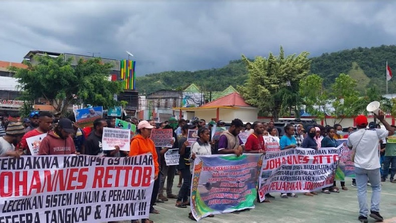 PN Jayapura Dikepung Pendemo, Minta agar Plt Bupati Mimika Segera Ditahan PN Jayapura Dikepung Pendemo, Minta agar Plt Bupati Mimika Segera Ditahan