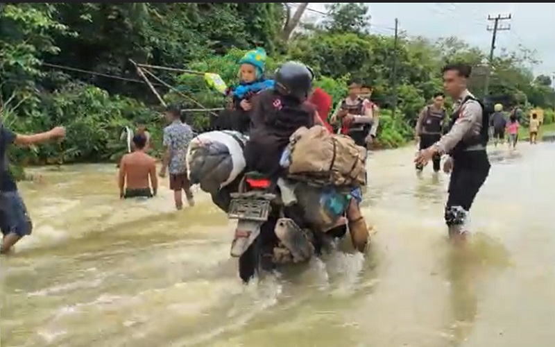 Jalan Di Pali Sumsel Tergenang Banjir Lalu Lintas Tersendat