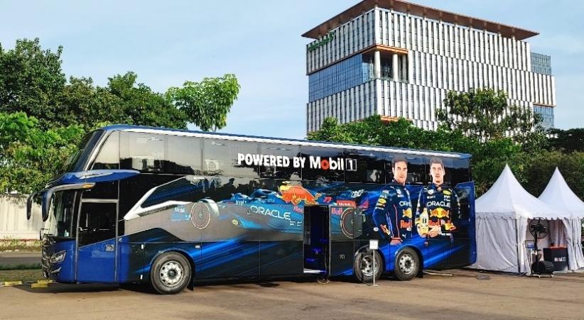 Naik Bus Double Decker Ini Penumpang Bisa Rasakan Balapan F1