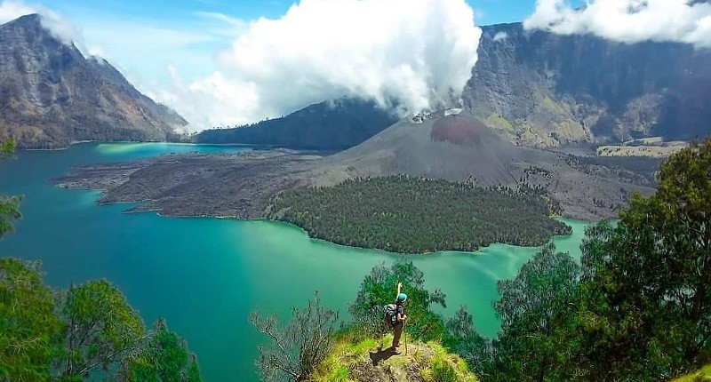 Pernah Tahu Gunung Paling Tinggi di NTB? Ternyata Indah Banget dan Punya Keistimewaan!
