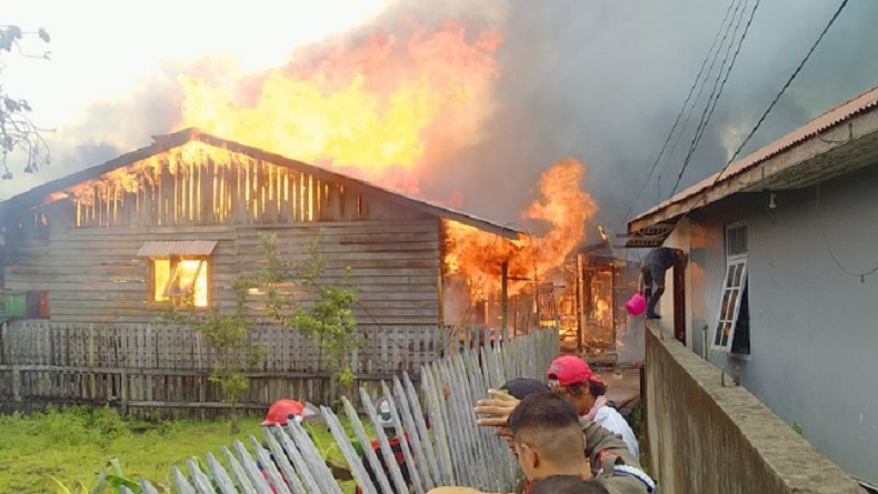 Bangunan Sekolah Terbakar di Tanjung Selor, Merembet ke 9 Rumah Warga