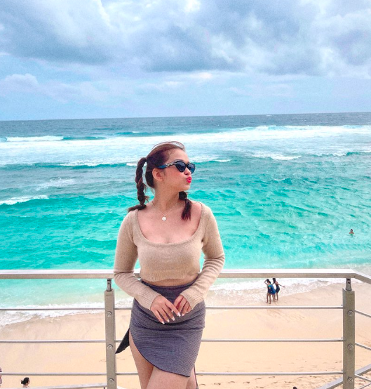 5 Potret Cantik Rebbeca Klopper, Blasteran Australia Punya Lesung Pipit ...