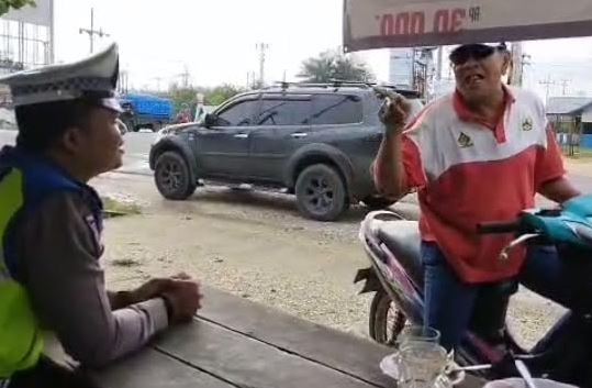 Viral Pemotor di Inhu Caci Maki Polisi gegara Ditegur Tidak Pakai Helm, Ujungnya Begini