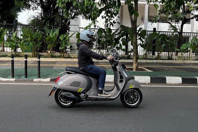 Merasakan Vespa GTS Super Tech Keliling Jakarta, Bodi Bongsor Diimbangi Torsi Besar