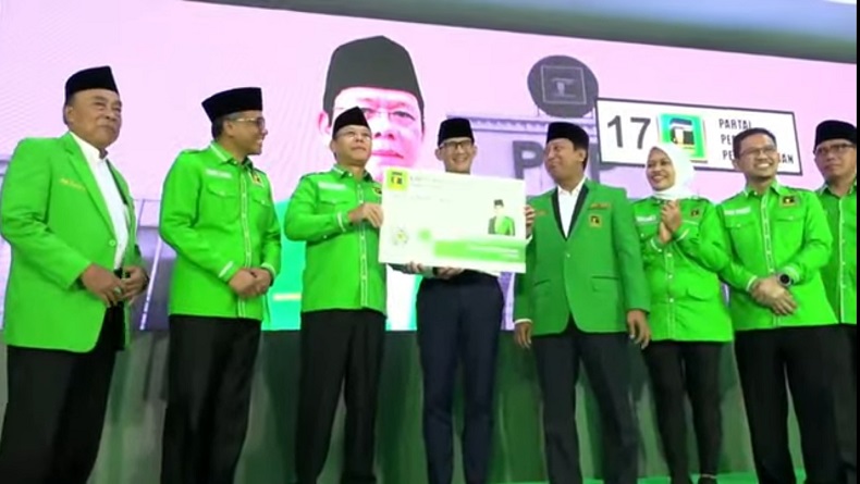 Sandiaga Uno Resmi Jadi Kader PPP, Dapat KTA hingga Jaket Partai