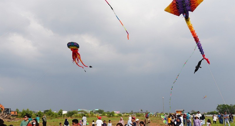 Liburan Seru Akhir Pekan, Asyik Lihat Festival Layangan Hias Terbesar ...