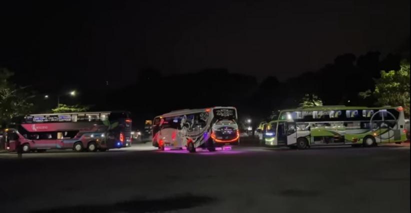 Penuh Warna dan Meriah, Terminal Ini Jadi Surganya Penggemar Bus - Bagian All